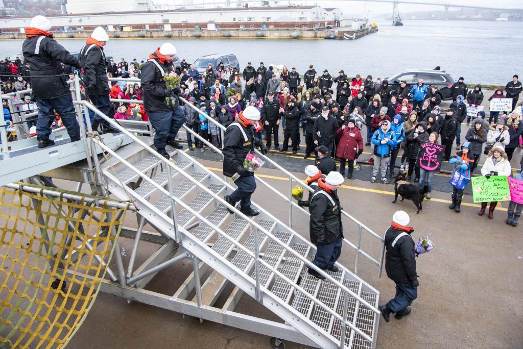 HMCS Ville de Québec welcomed home | Trident Newspaper