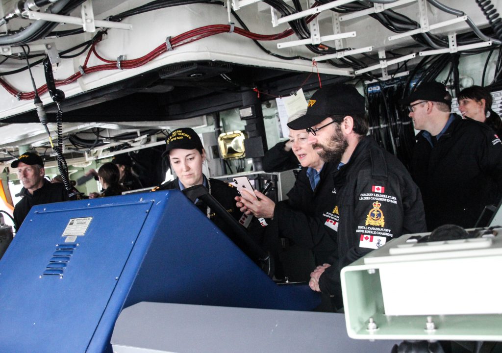 HMCS Ville de Québec hosts Canadian Leaders | Trident Newspaper
