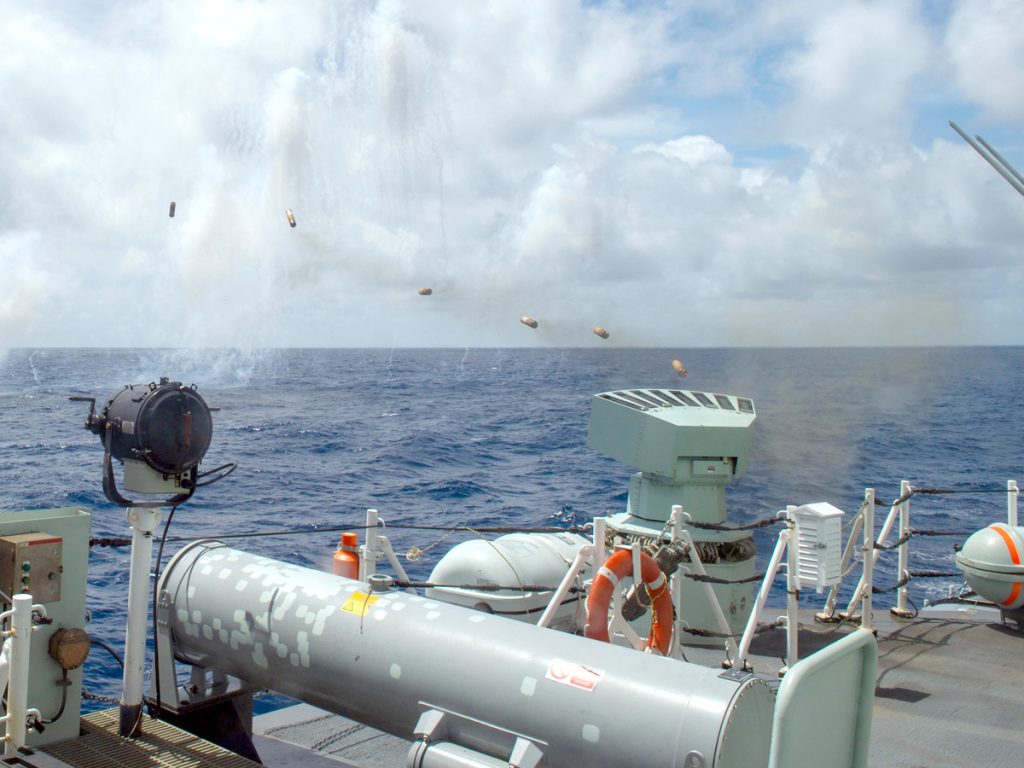 HMCS Vancouver tests electronic warfare capabilities during RIMPAC / Le ...