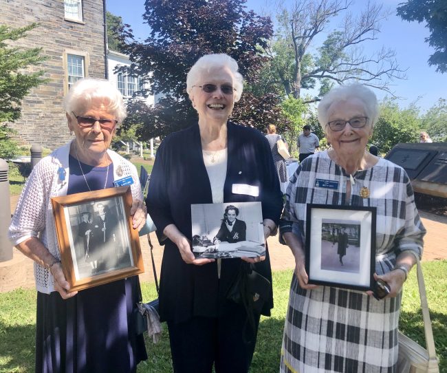 Wrens attend tea in celebration of WRCNS 80th anniversary / Des « Wrens ...